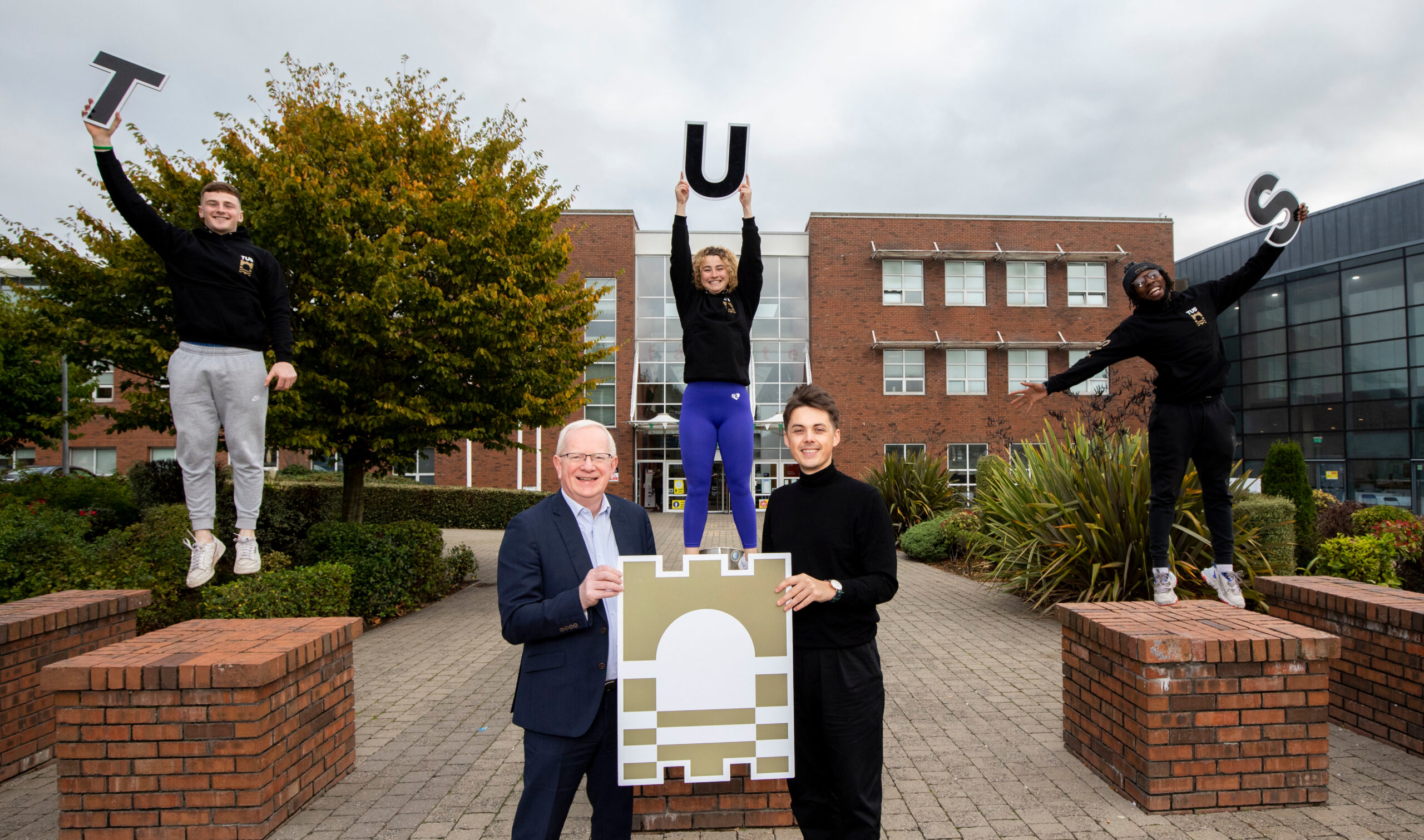 TUS Brand wins Gold at International Shark Awards. - TUS